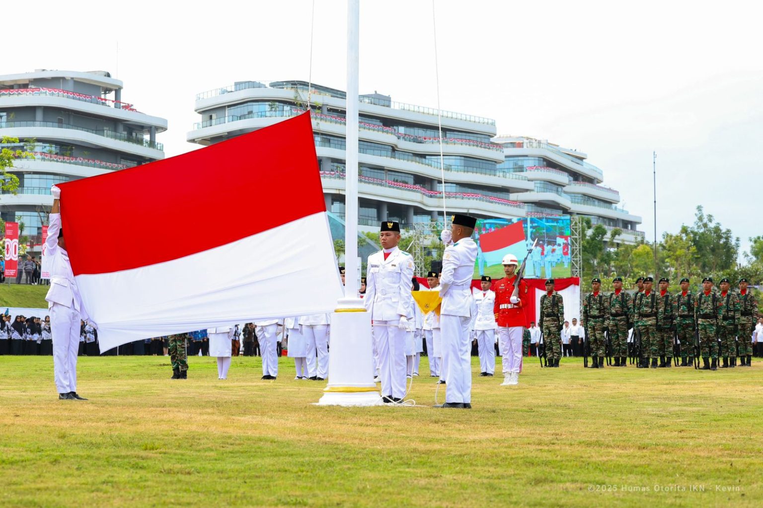 Upacara Pengibaran Bendera HUT ke-80 RI di IKN Berlangsung Khidmat dan Meriah – kosakata.co